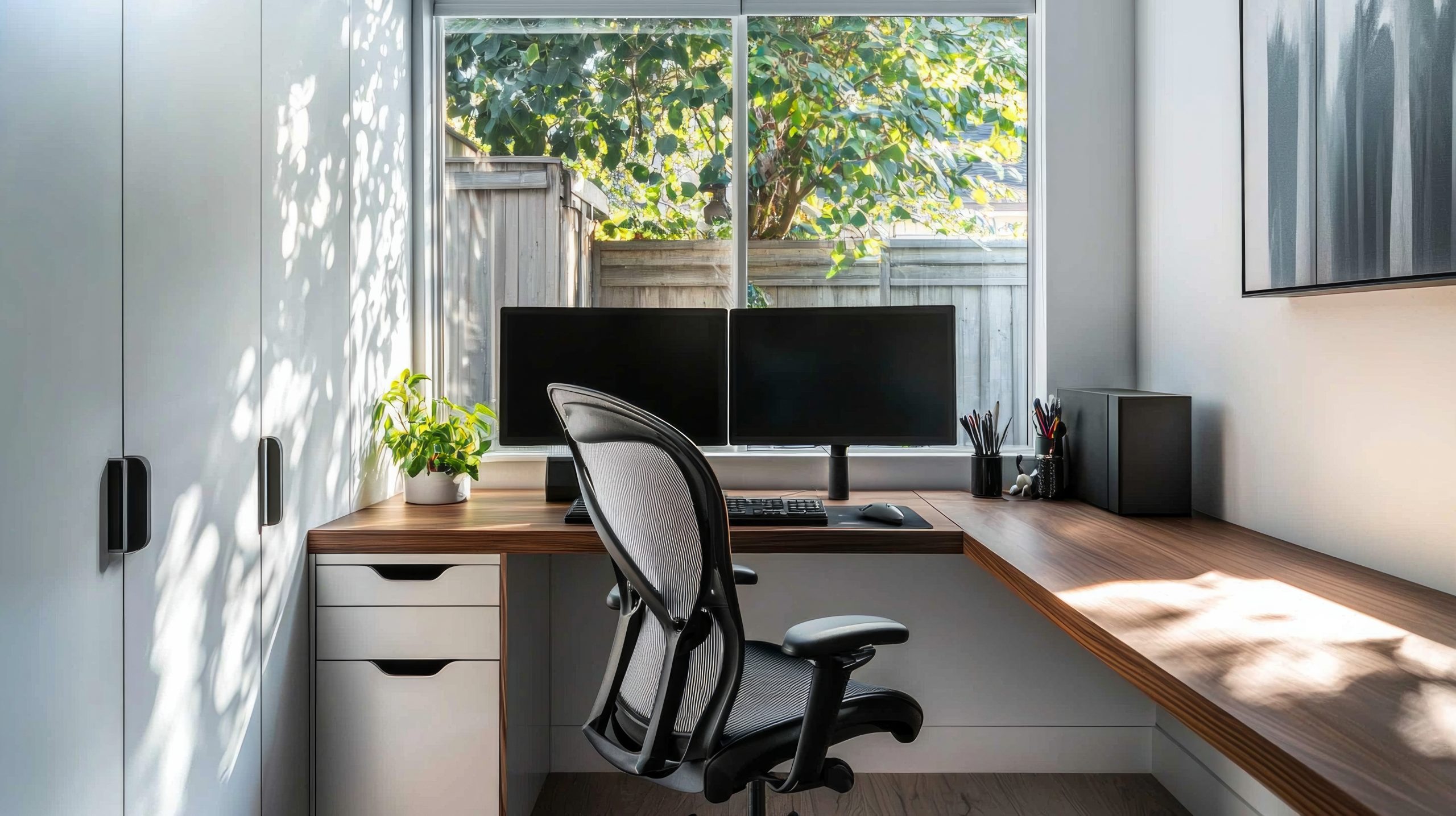 Create an Ergonomic Home Office That Looks as Good as It Feels - Kesaa ...